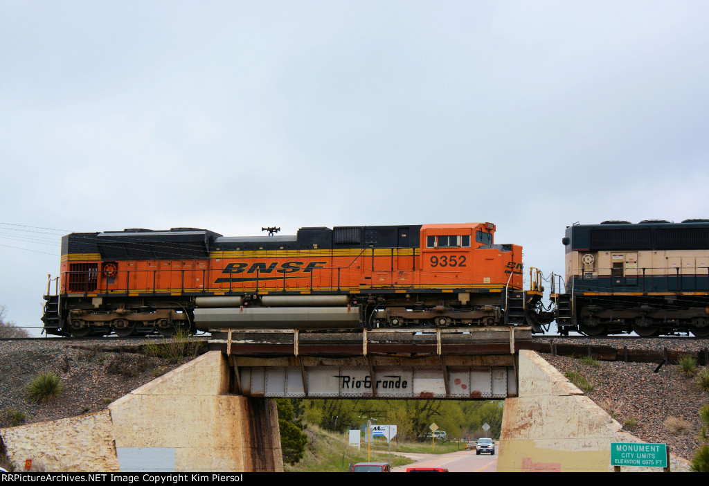 BNSF 9352 Pusher